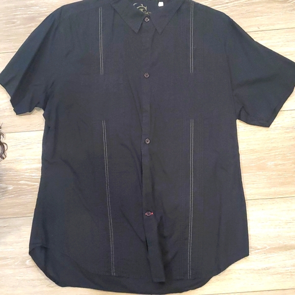Guess | Shirts | Bg1 Free Guess Button Up | Poshmark